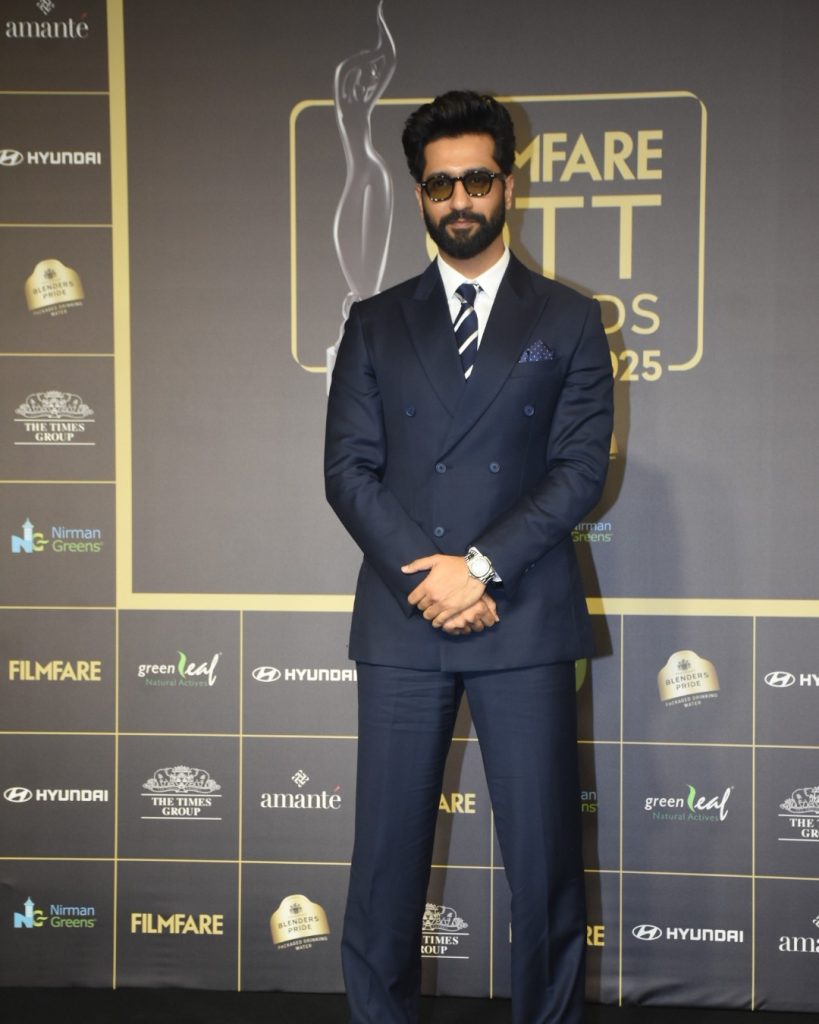 Alia Bhatt, Vicky Kaushal, Ananya Panday & Other Celebs Graces The Red ...